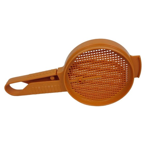 Tupperware | Kitchen | Tupperware Siftit Hand Held Flour And Sugar ...